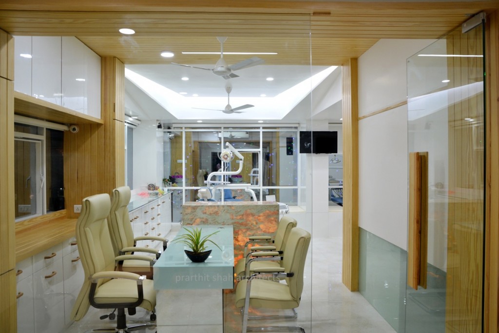 Roots dental clinic Prarthit Shah Architects Rajkot (7) | prarthit shah ...